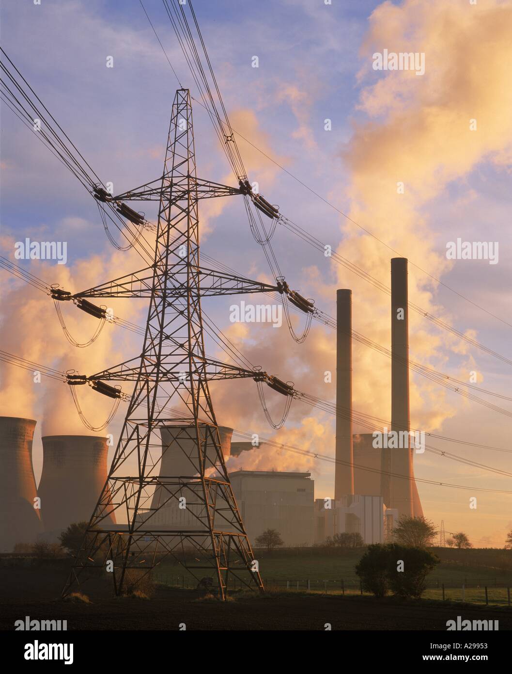 Electricity pylons north yorkshire hi-res stock photography and images ...