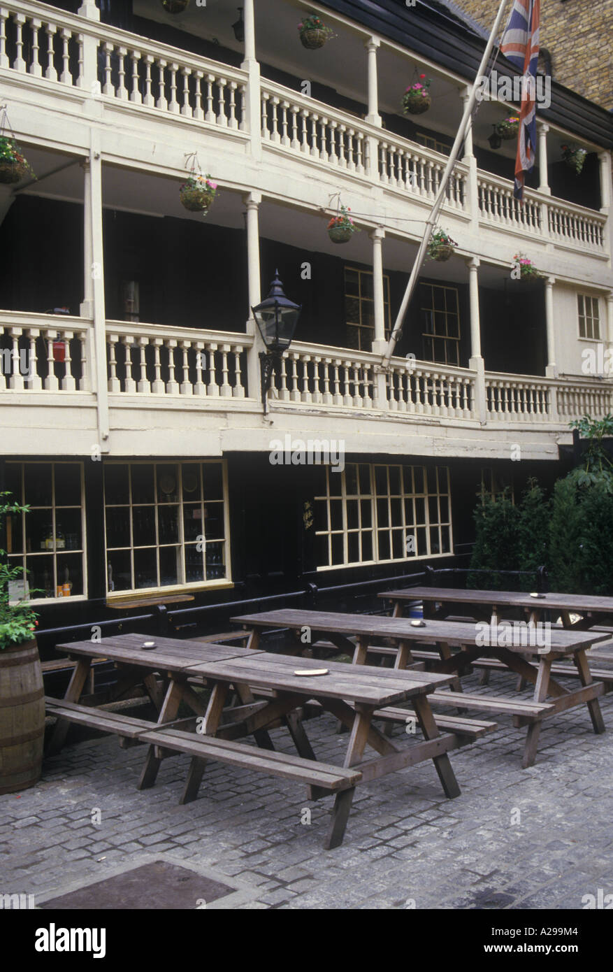 George Inn Southwark High Resolution Stock Photography and Images - Alamy