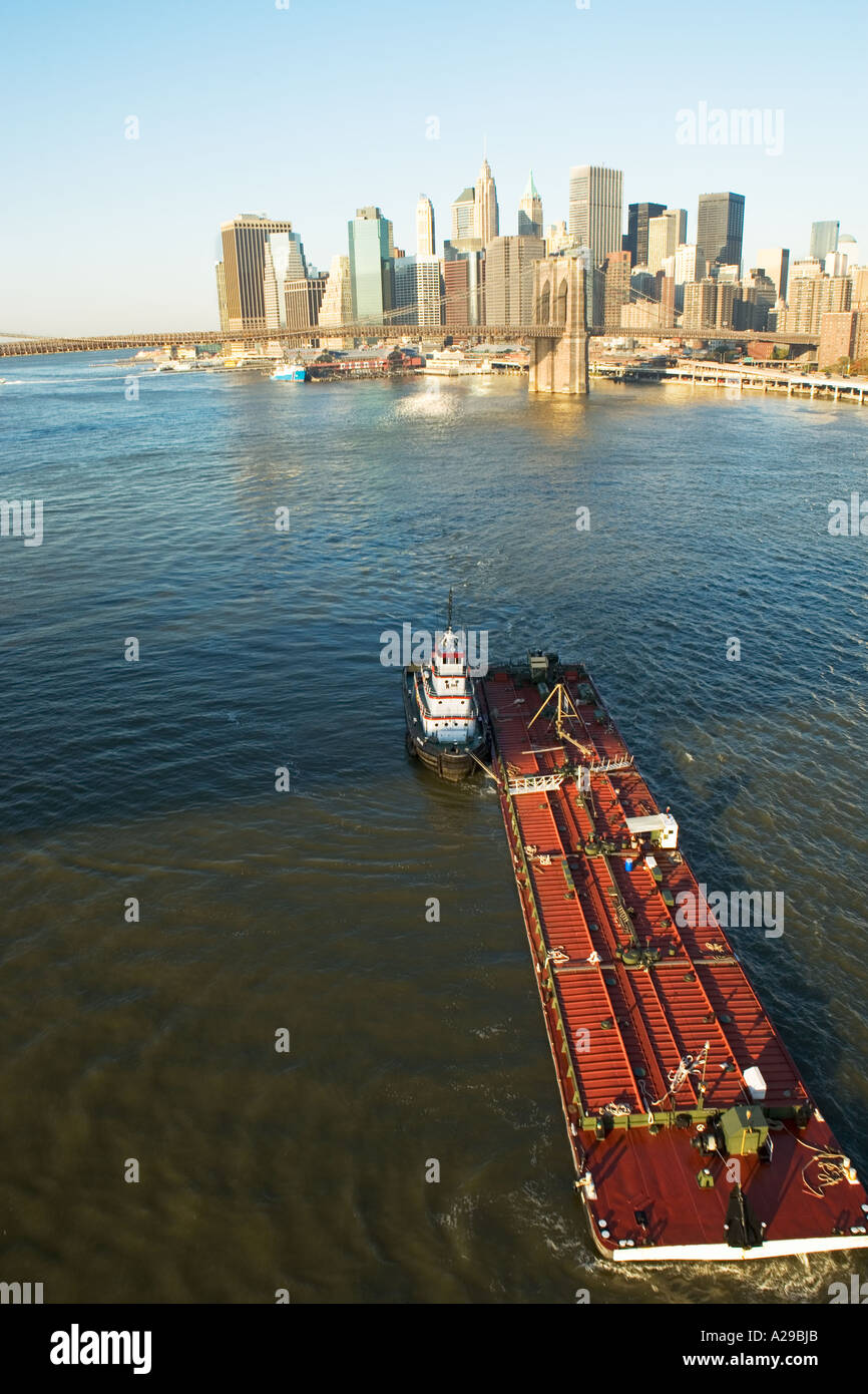 TUGBOAT AND BARGE IN NEW YORK CITY HARBOR Stock Photo - Alamy