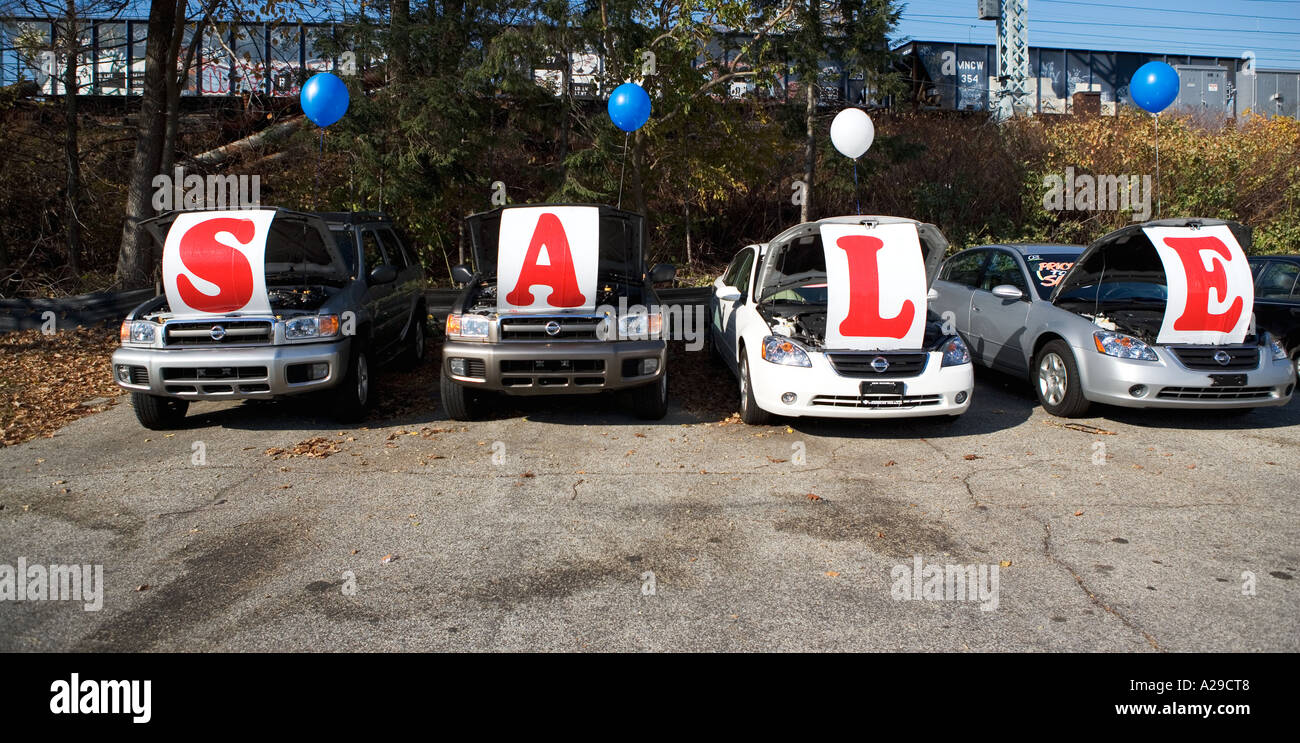 SALE SIGN AT NEW CAR DEALERSHIP Stock Photo - Alamy
