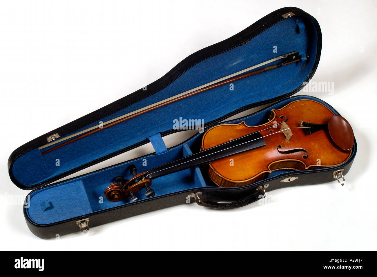 violin in box Stock Photo - Alamy