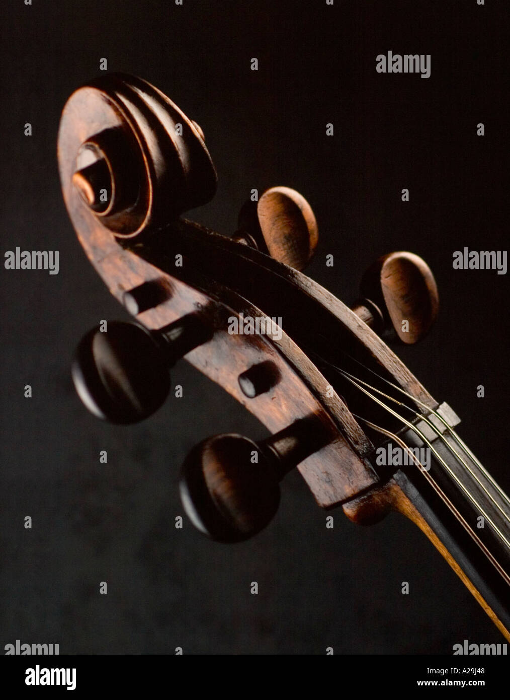 Cello scroll hi-res stock photography and images - Alamy