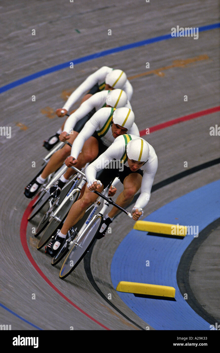 Mens cyclists hi-res stock photography and images - Alamy