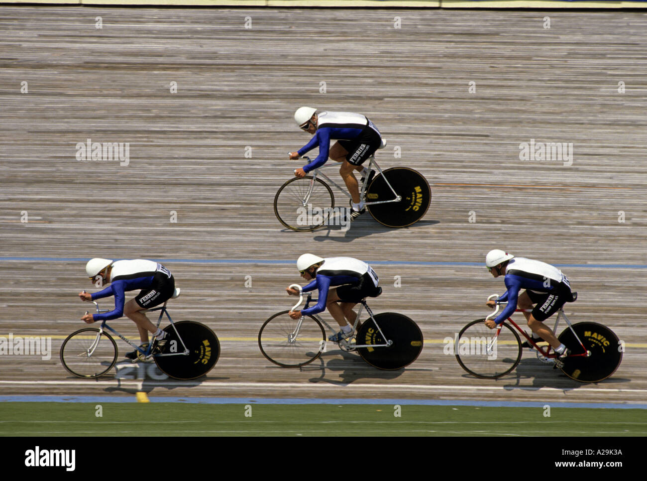 Side on view of a pursuit cycling team in streamlined formation during ...