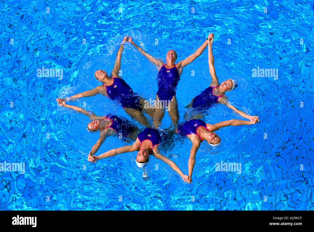 Synchronise swimmers hi-res stock photography and images - Alamy