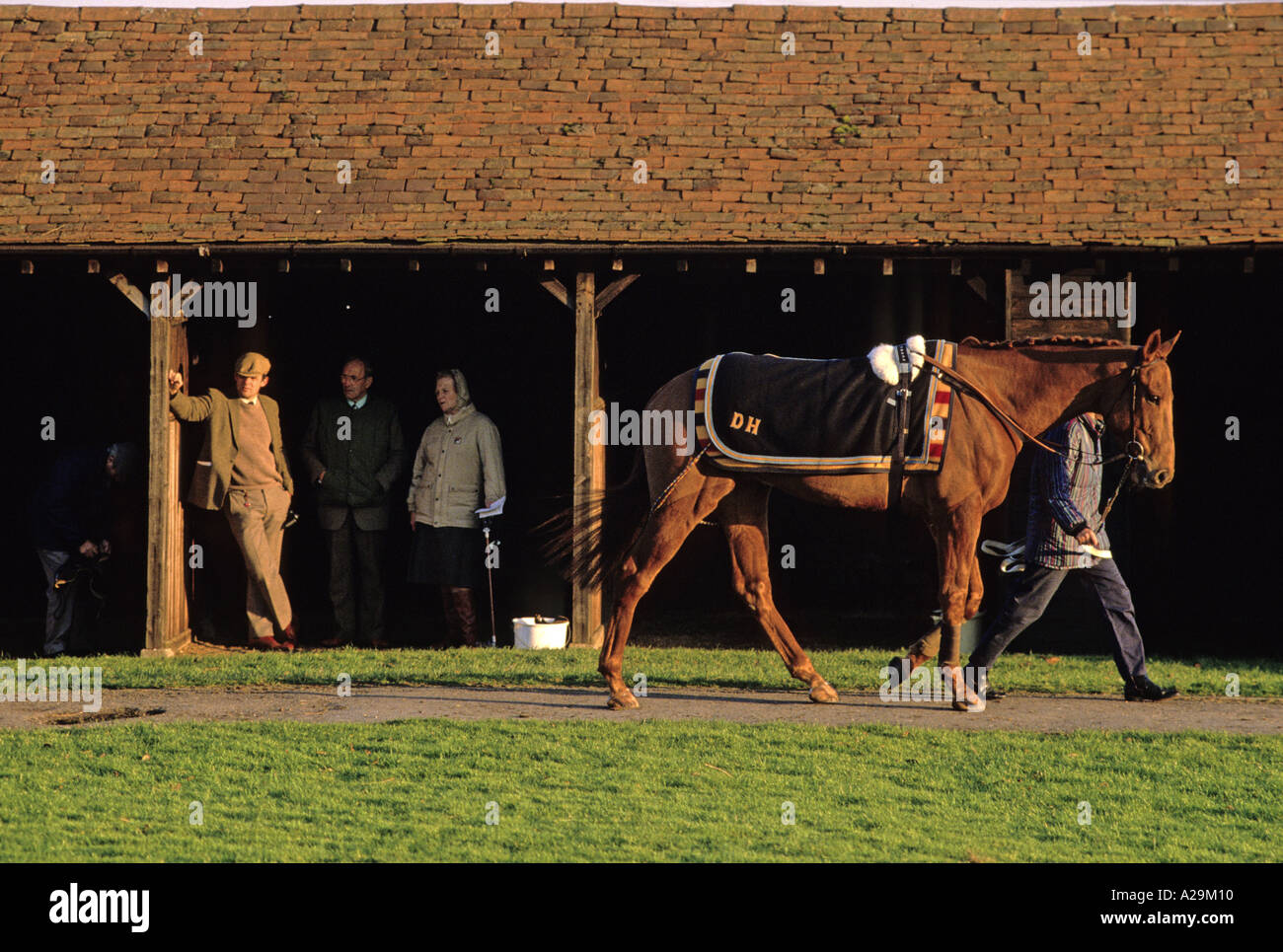 Racehorse stables hi-res stock photography and images - Alamy