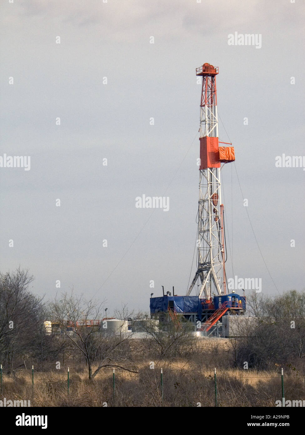 A gas drilling rig near Ft Worth Texas Stock Photo - Alamy