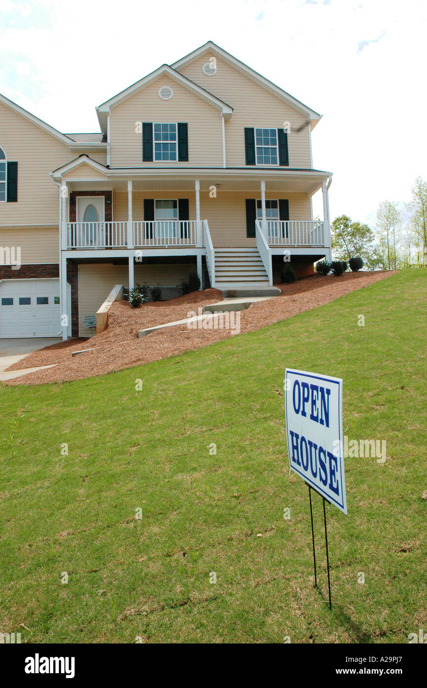 Homes without yards hi-res stock photography and images - Alamy