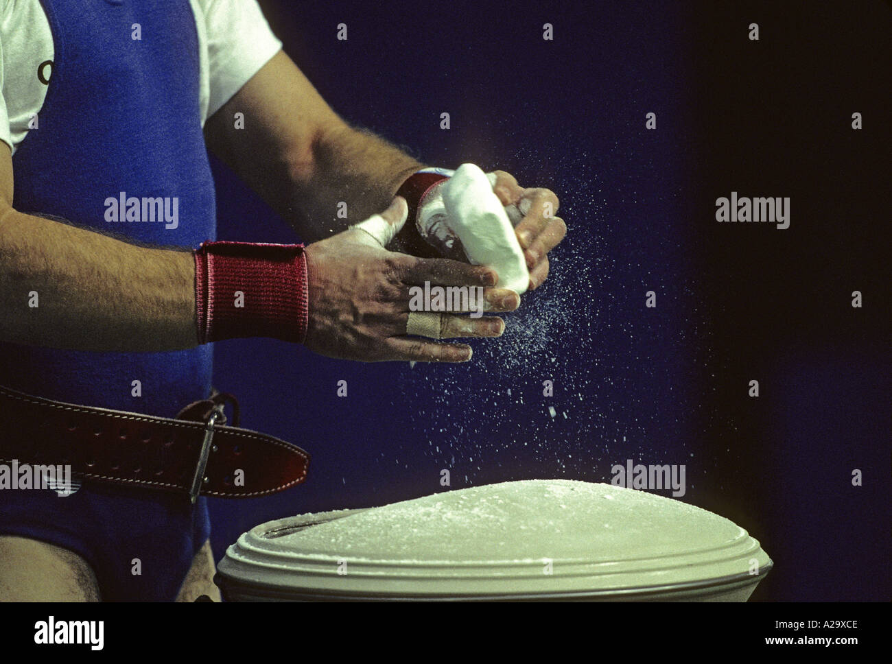 Hands weightlifter hi-res stock photography and images - Alamy