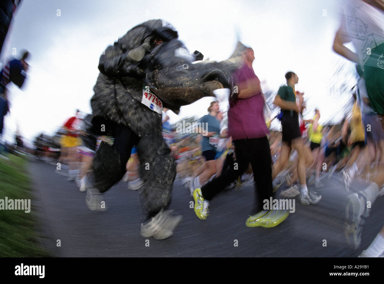 A fun runner in a Rhino costume running in the London Marathon Stock ...