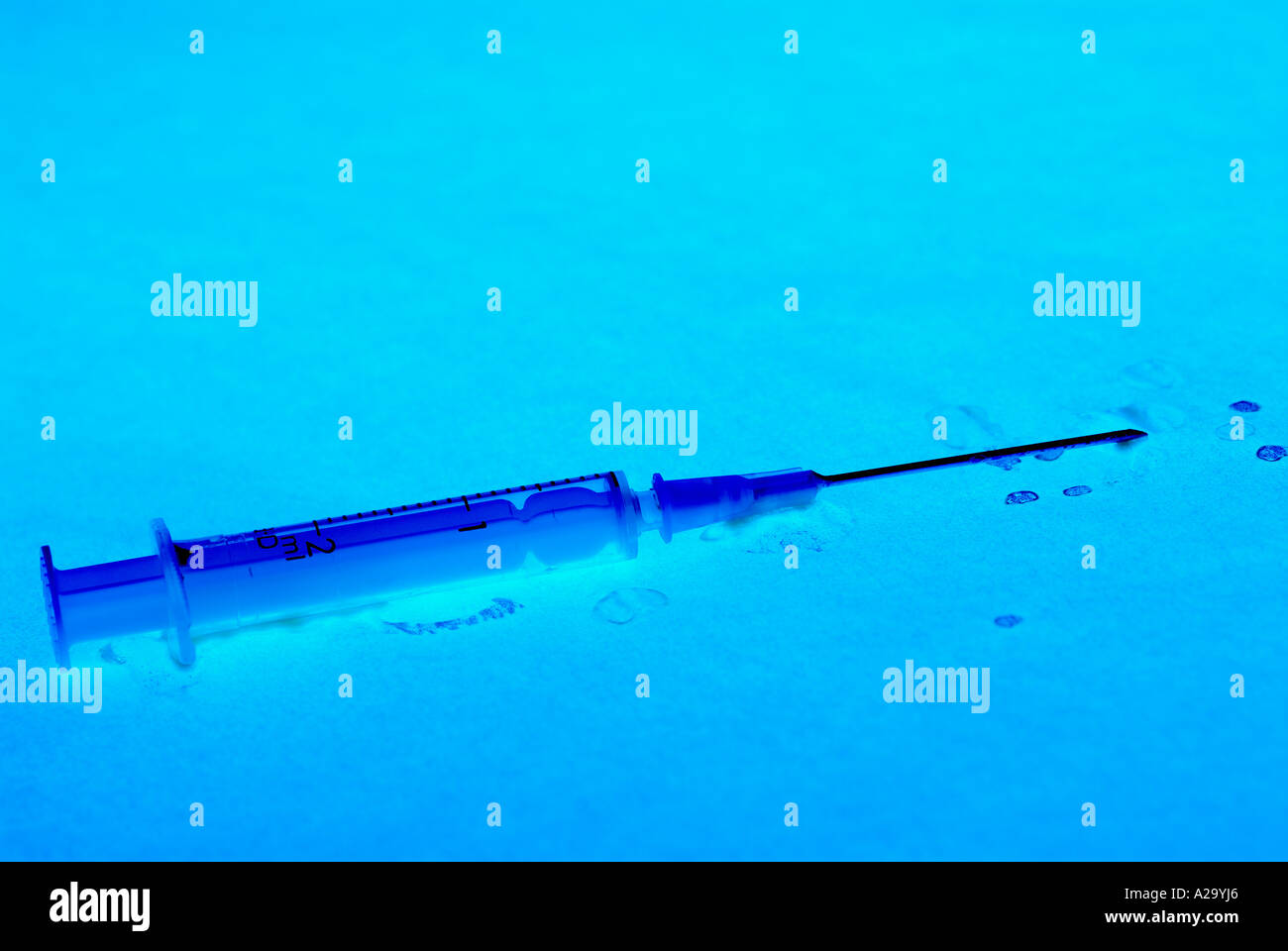 Hypodermic syringe, close-up Stock Photo - Alamy