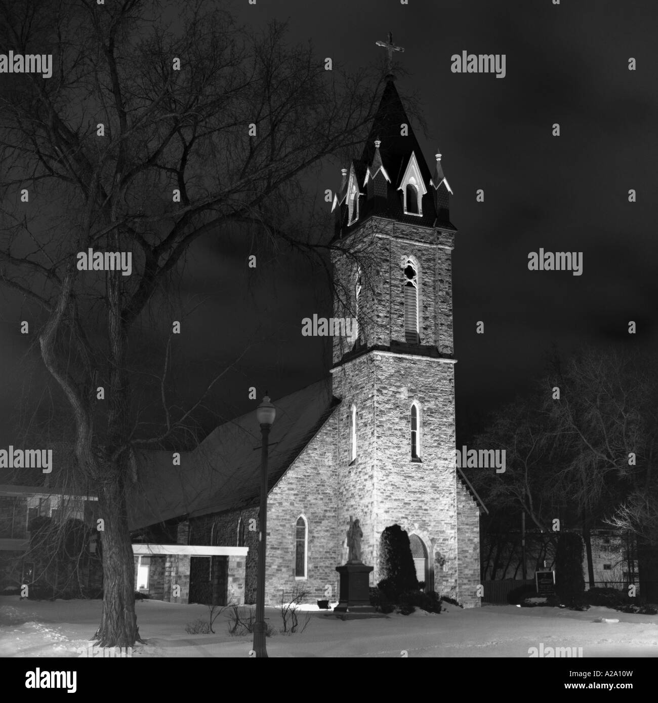 A church at night Stock Photo - Alamy