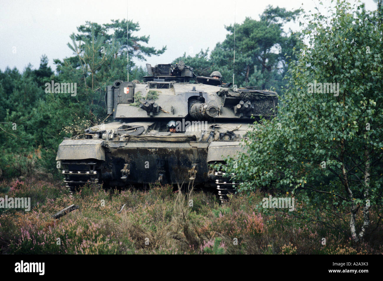 British challenger main battle tank hi-res stock photography and images ...