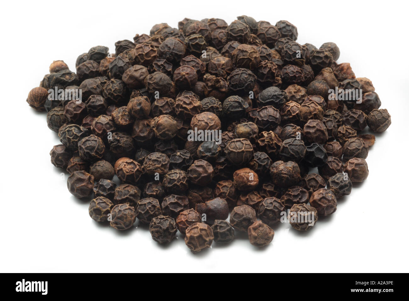 black pepper corns corm seed husk skin whole unground uncrushed round ...