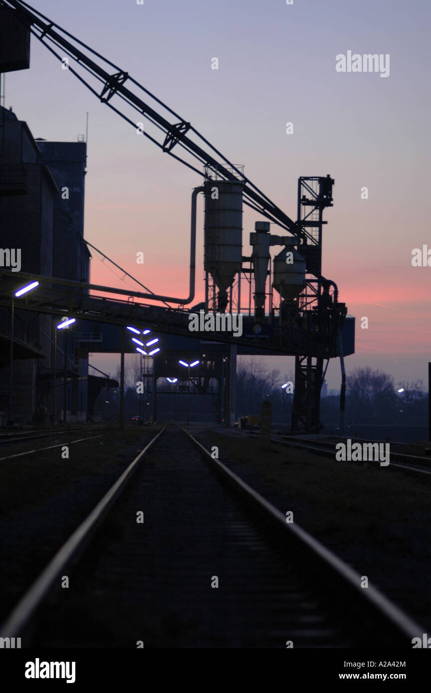 Vienna, harbour Albern, railway tracks, evening setting Stock Photo - Alamy