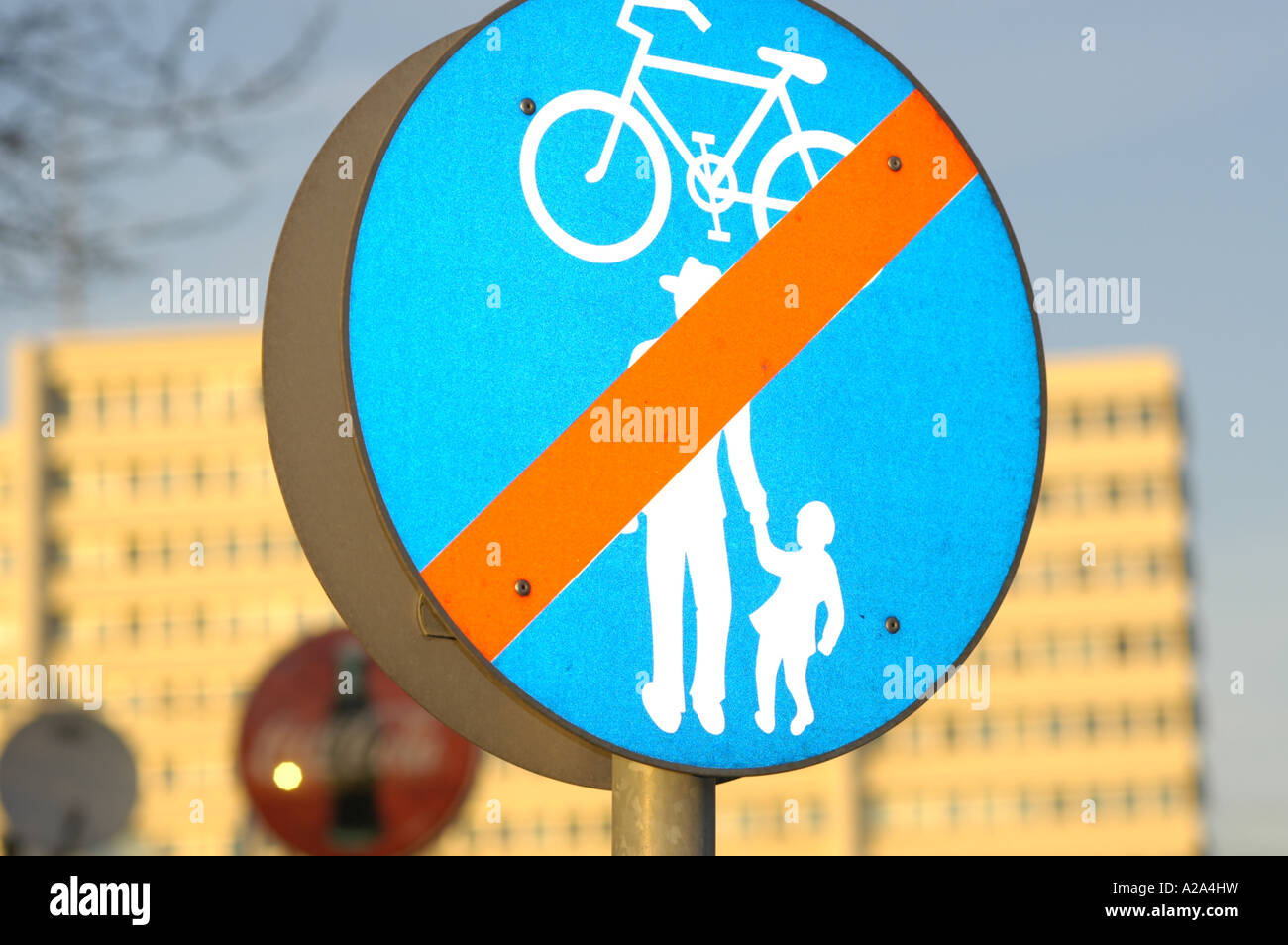 sign end of pedestrian bicycle lane Stock Photo - Alamy