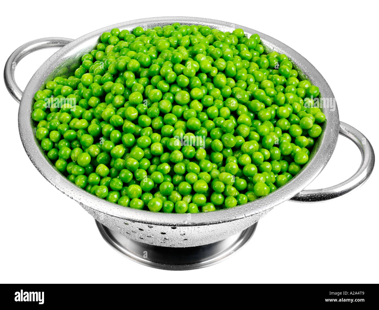 PEAS IN COLLANDER CUT OUT Stock Photo - Alamy