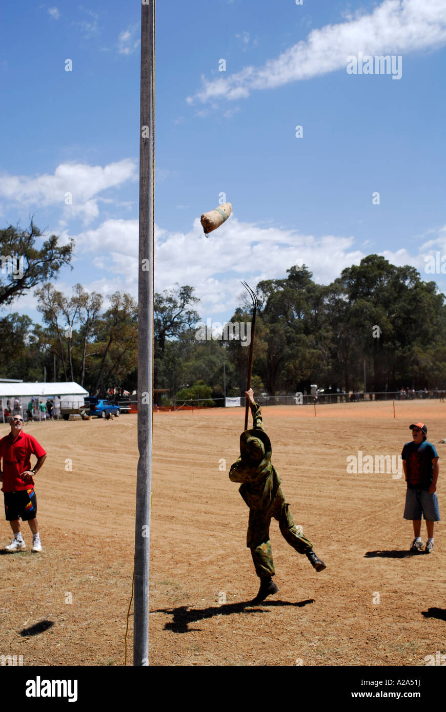 Sheaf tossing competition hi-res stock photography and images - Alamy