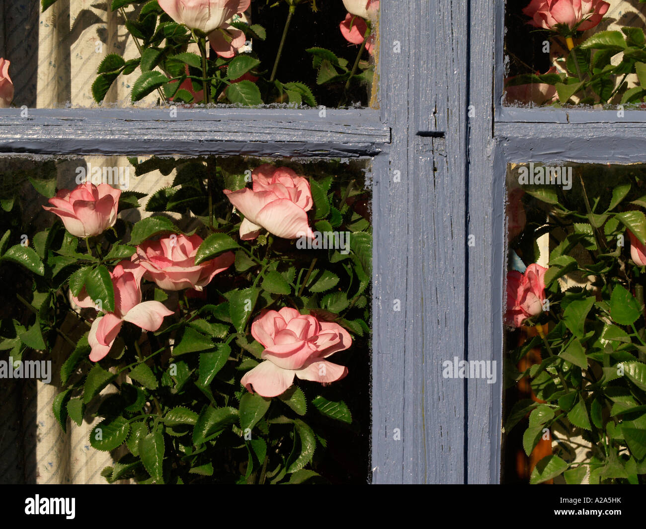 Cross with rose decoration hi-res stock photography and images - Alamy
