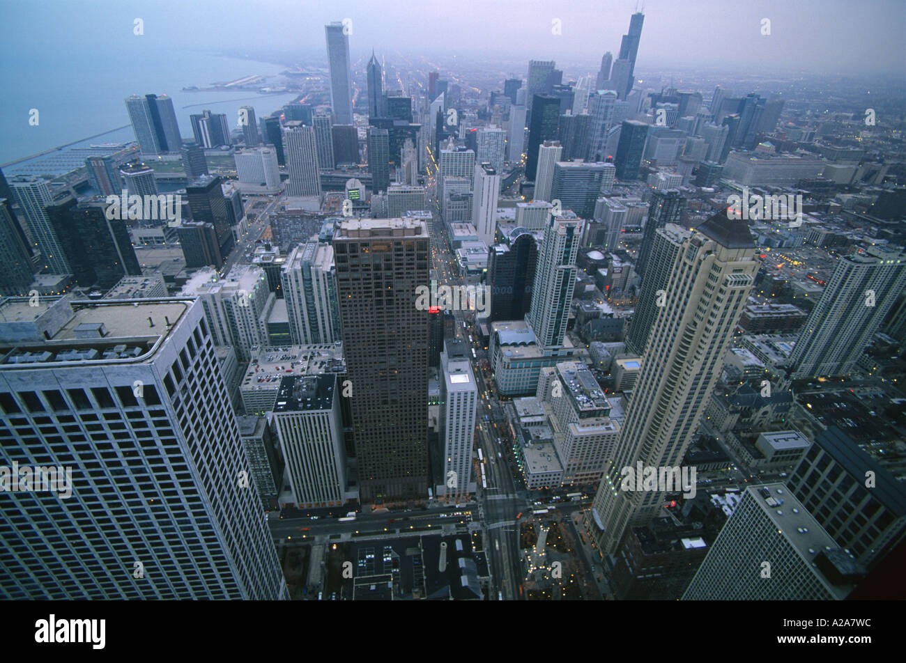 Downtown chicago miracle mile hi-res stock photography and images - Alamy