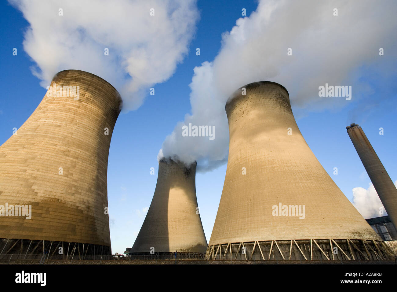 Didcot cooling towers on a cold winter morning 15 Stock Photo - Alamy