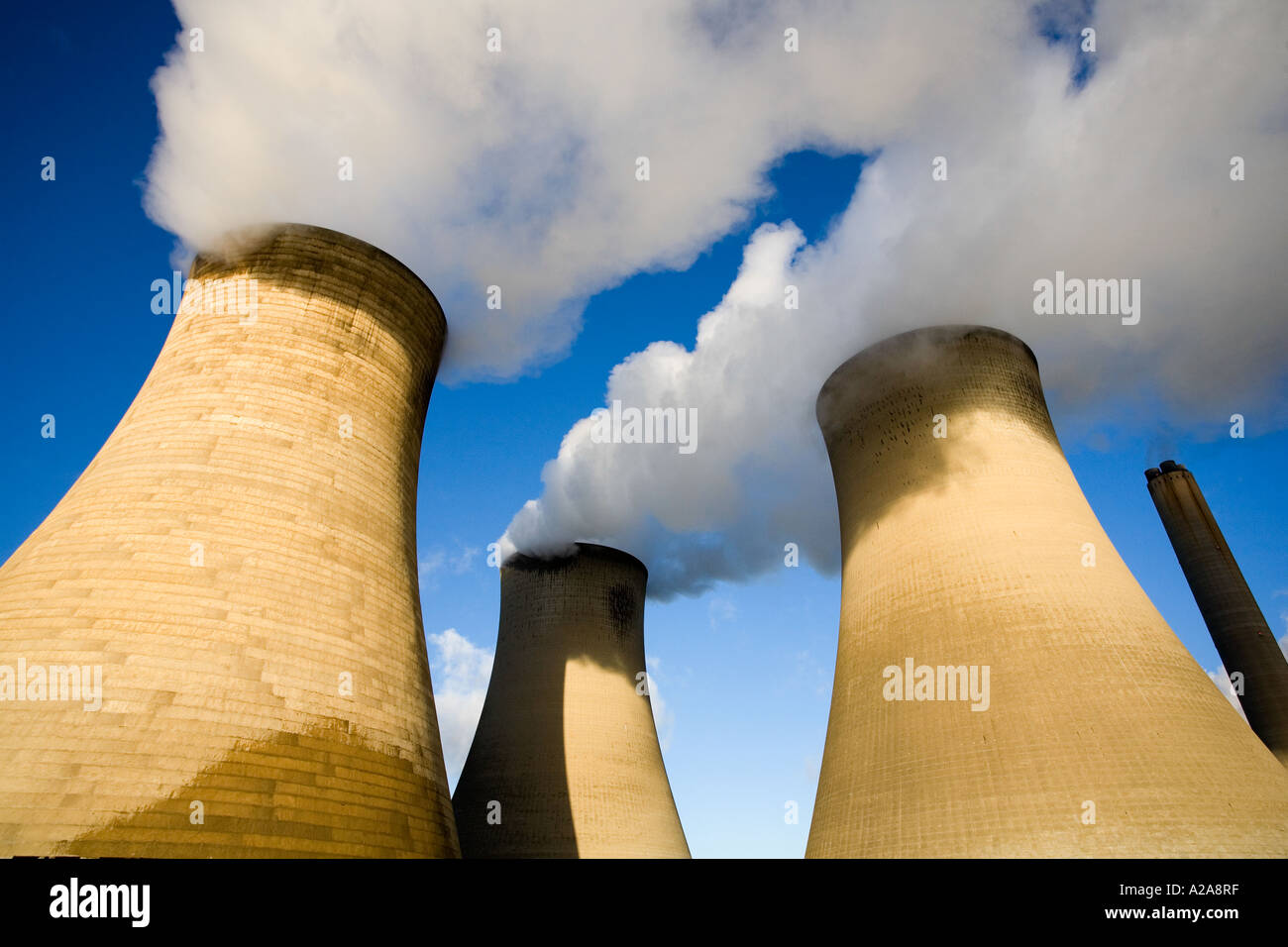 Didcot cooling towers hi-res stock photography and images - Alamy