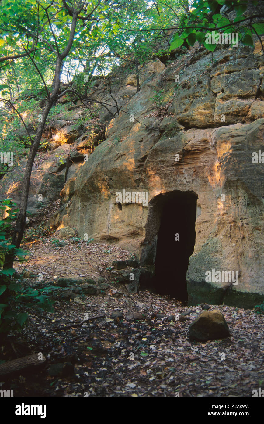 Kansas cave hi-res stock photography and images - Alamy