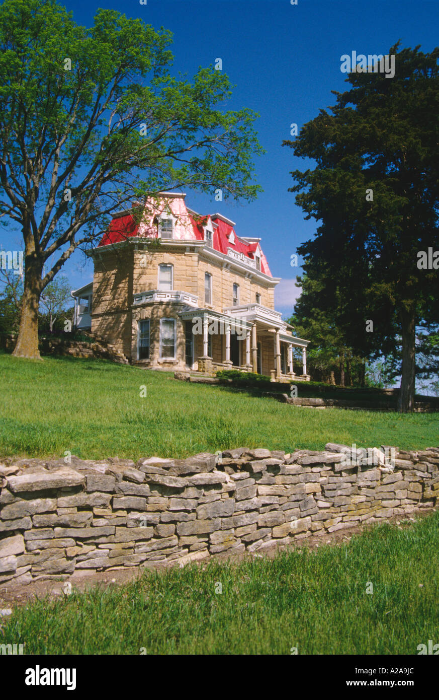 Ranch style house hi-res stock photography and images - Alamy