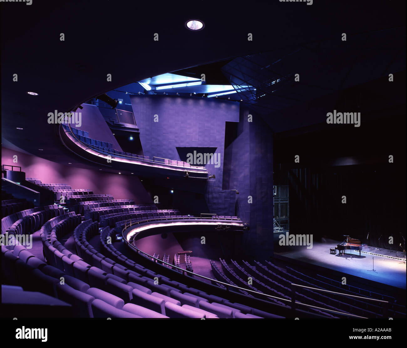 Manchester centre theatres hi-res stock photography and images - Alamy