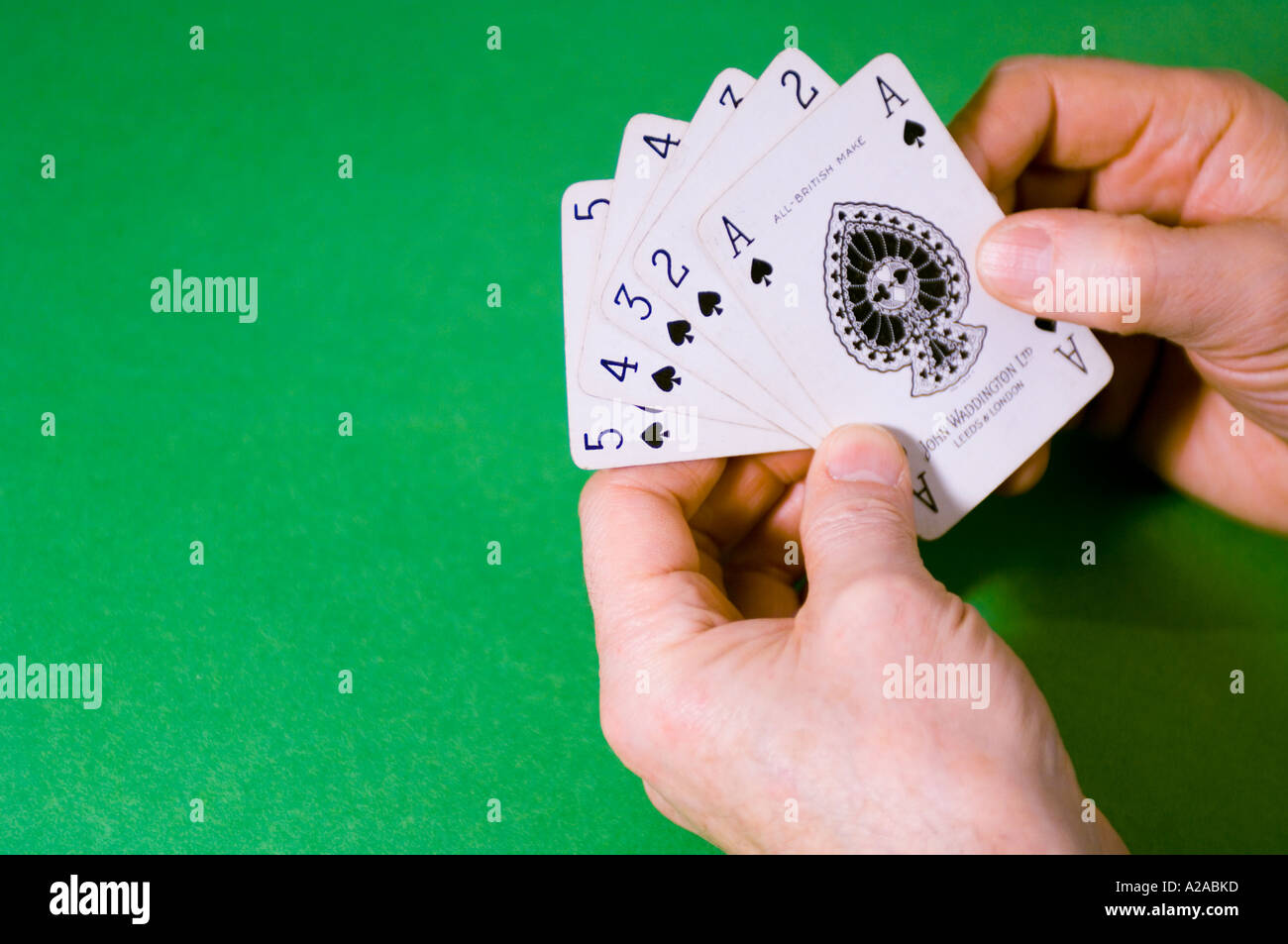 Hand cards bridge hi-res stock photography and images - Alamy