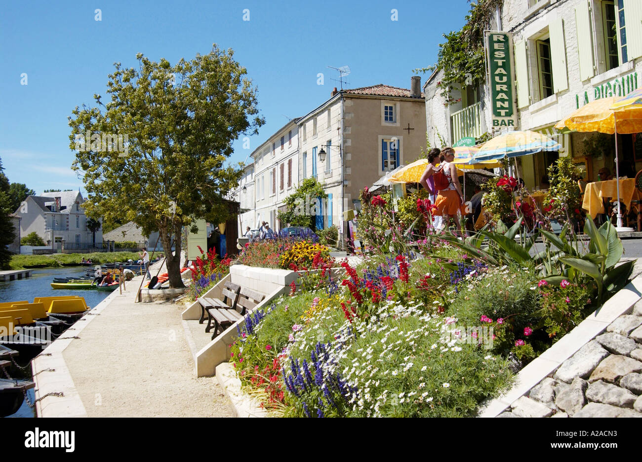 Coulon in the Marais Poitevin, France Stock Photo - Alamy