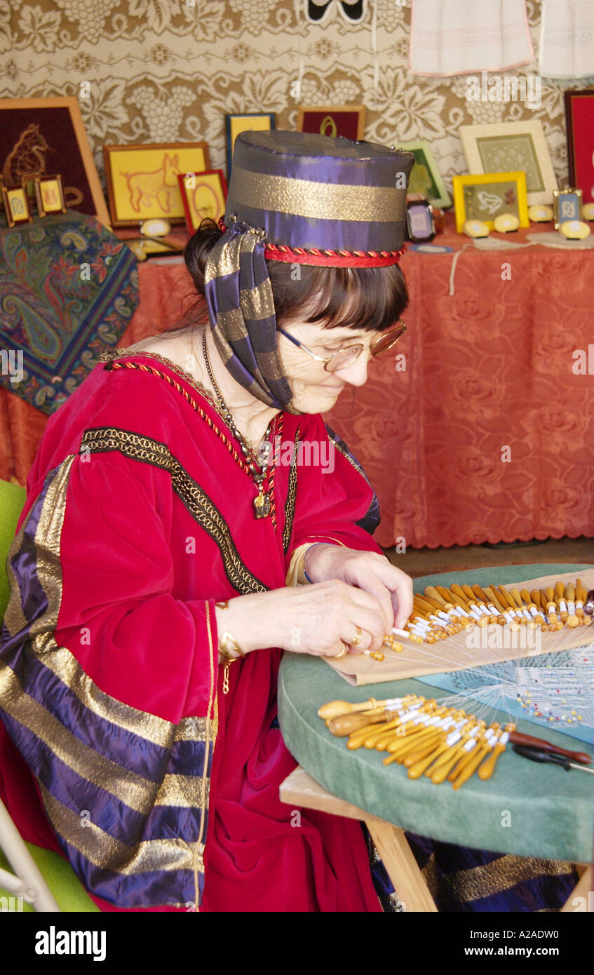 Medieval lady hat hi-res stock photography and images - Alamy