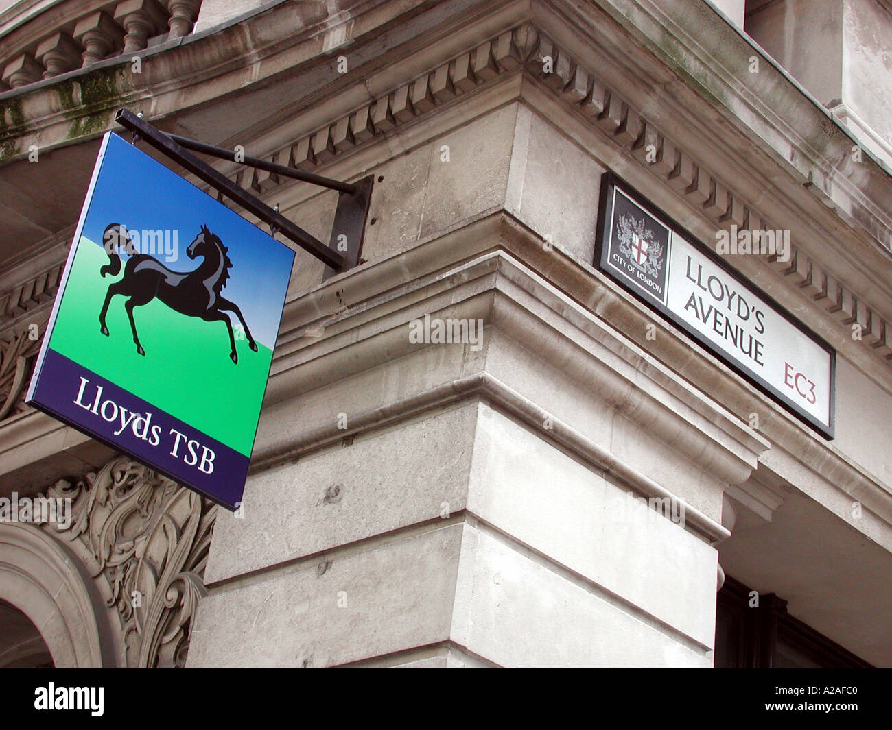 Old lloyds bank sign hi-res stock photography and images - Alamy