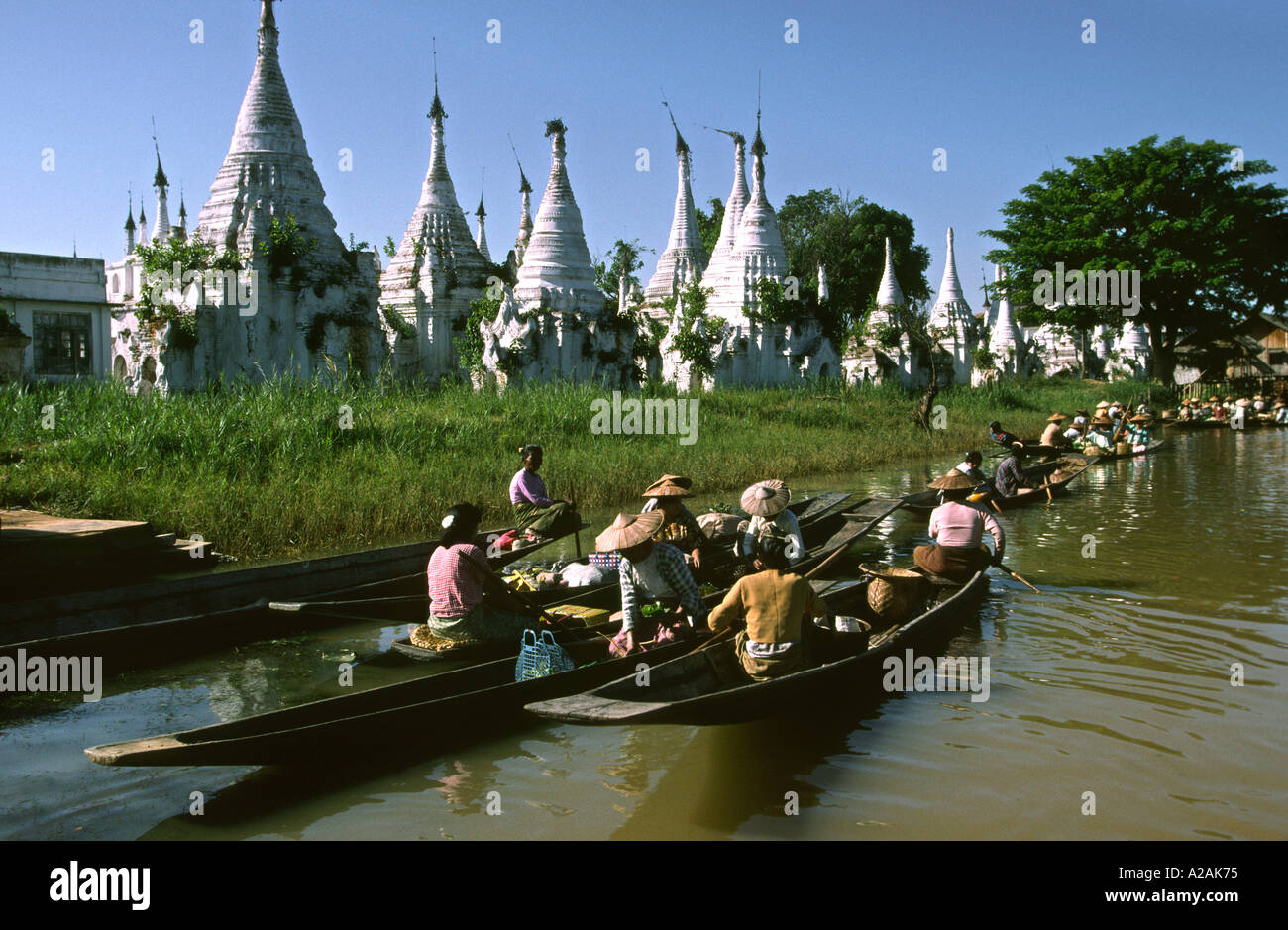 Myanmar Burma Inle Lake Ywama village floating market and pagdoa Stock ...