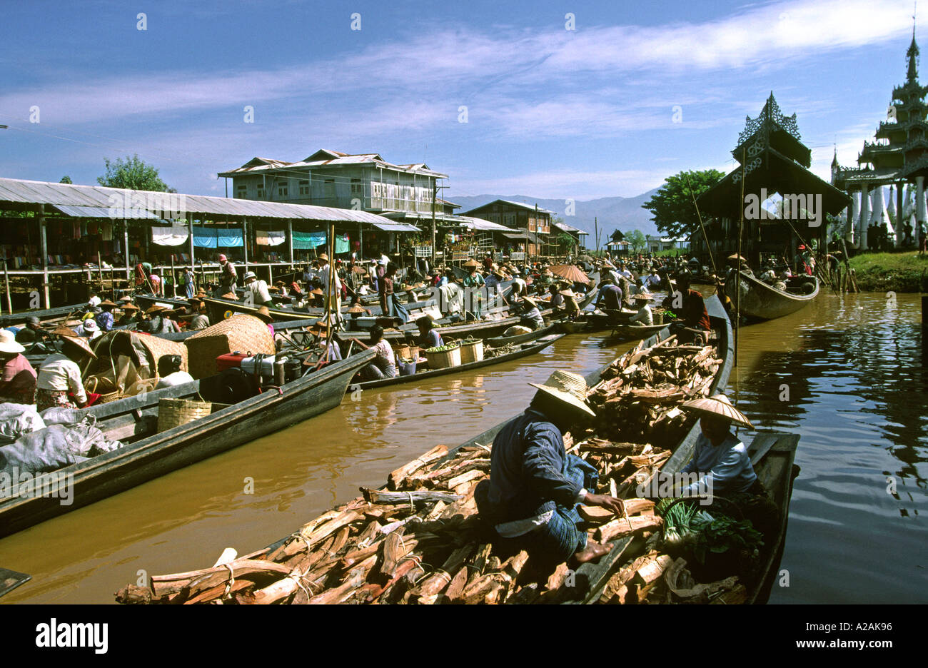 Myanmar Burma Inle Lake Ywama village floating market Stock Photo - Alamy