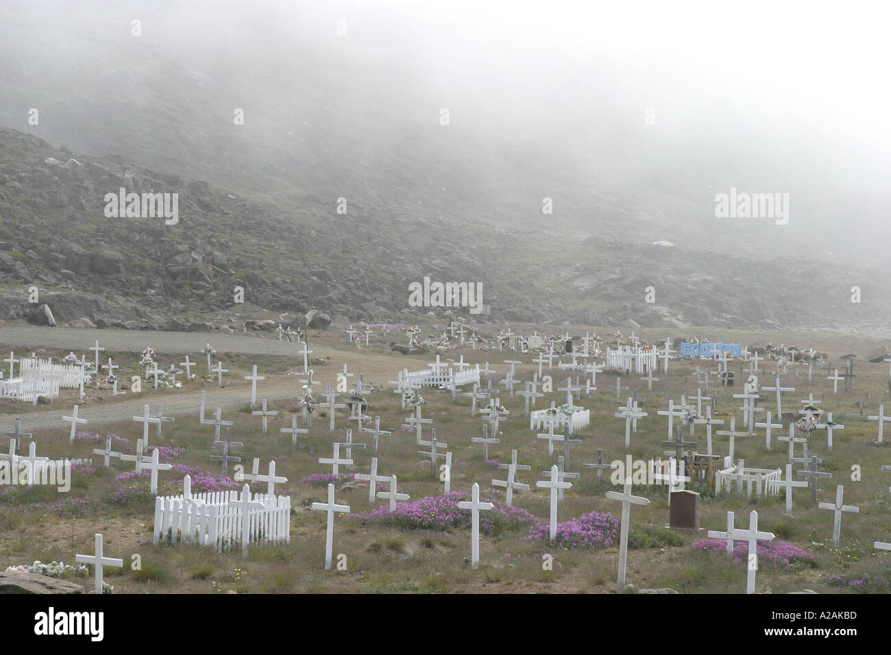 Inuit grave hi-res stock photography and images - Alamy