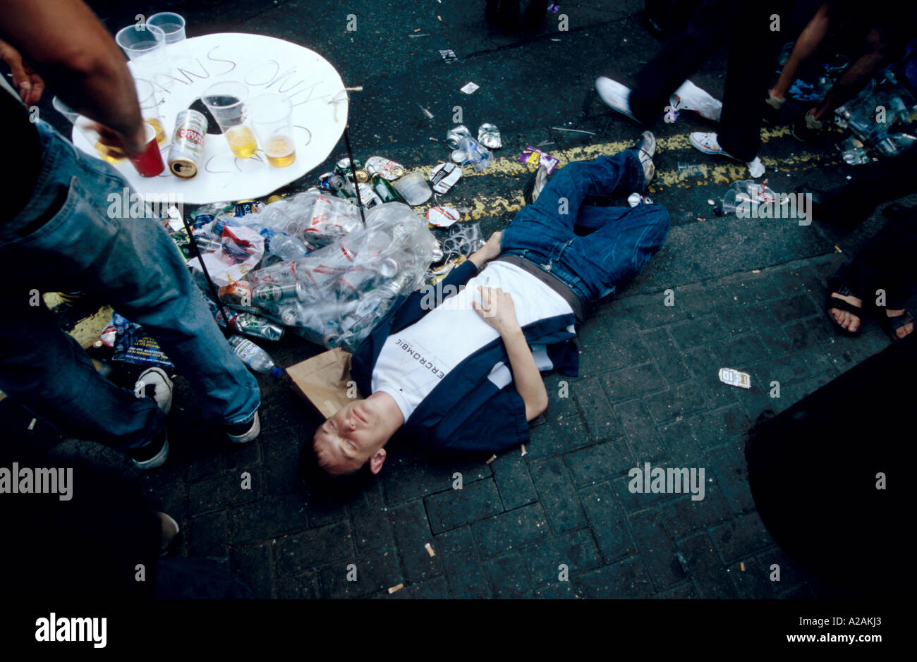 Man collapsed hi-res stock photography and images - Alamy