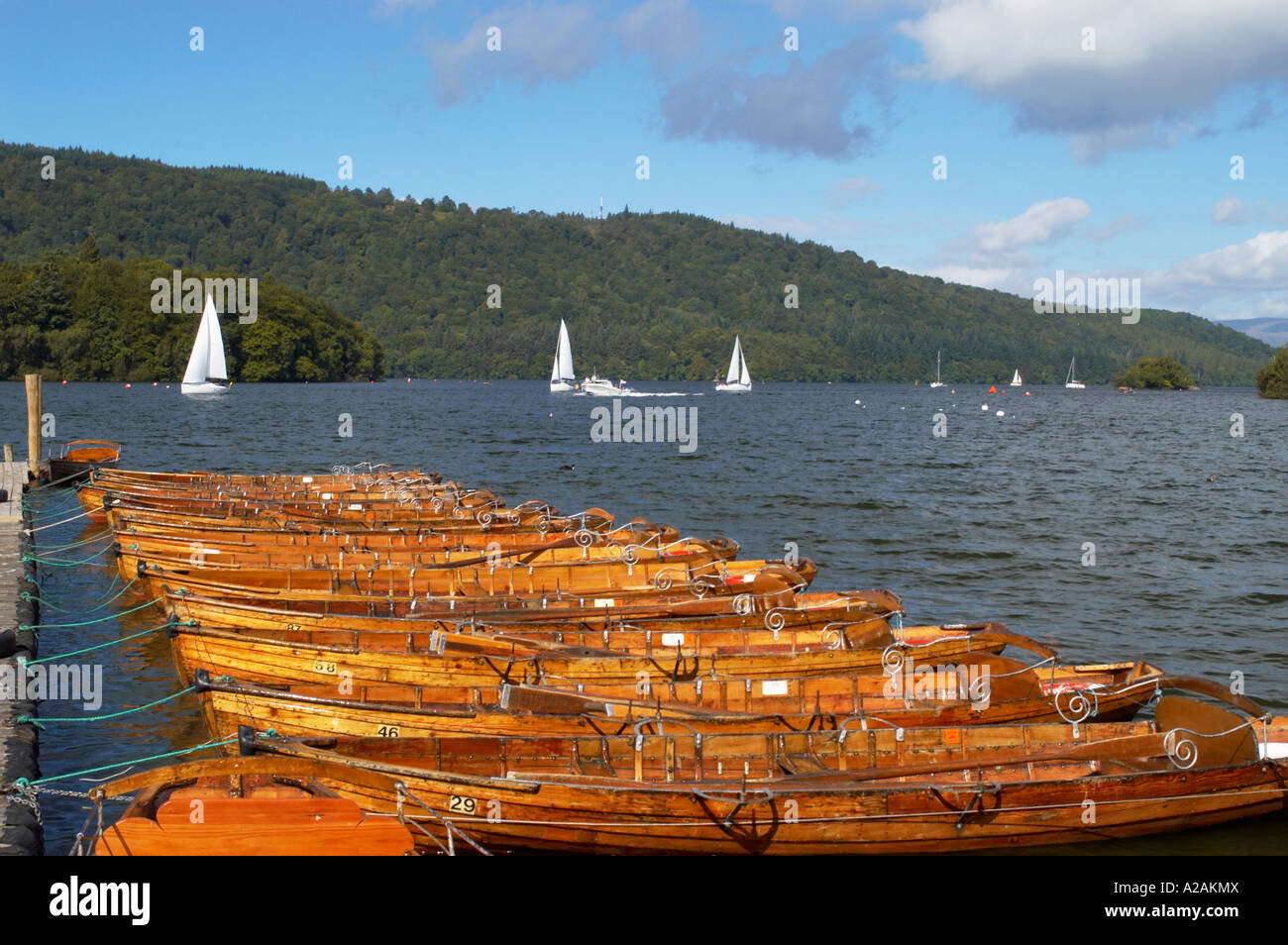 Lake rowing boats hi-res stock photography and images - Alamy