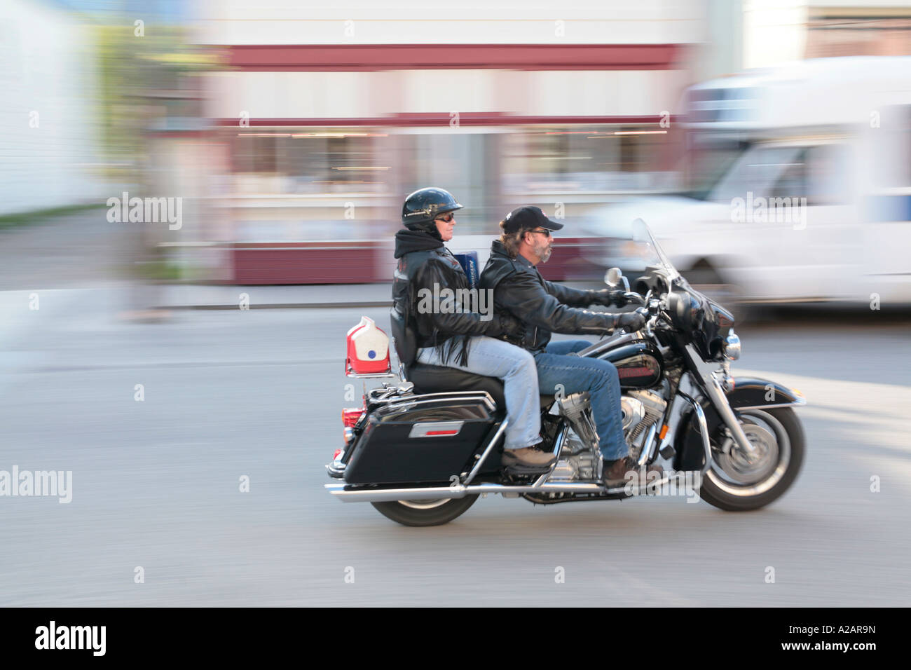 Biker couple on harley davidson hi-res stock photography and images - Alamy