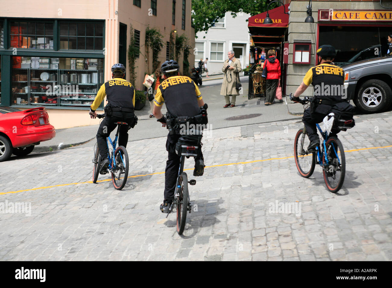 Washington seattle police with bicycles hi-res stock photography and ...