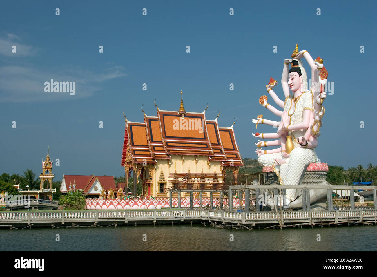 Many armed golden buddha statue hi-res stock photography and images - Alamy