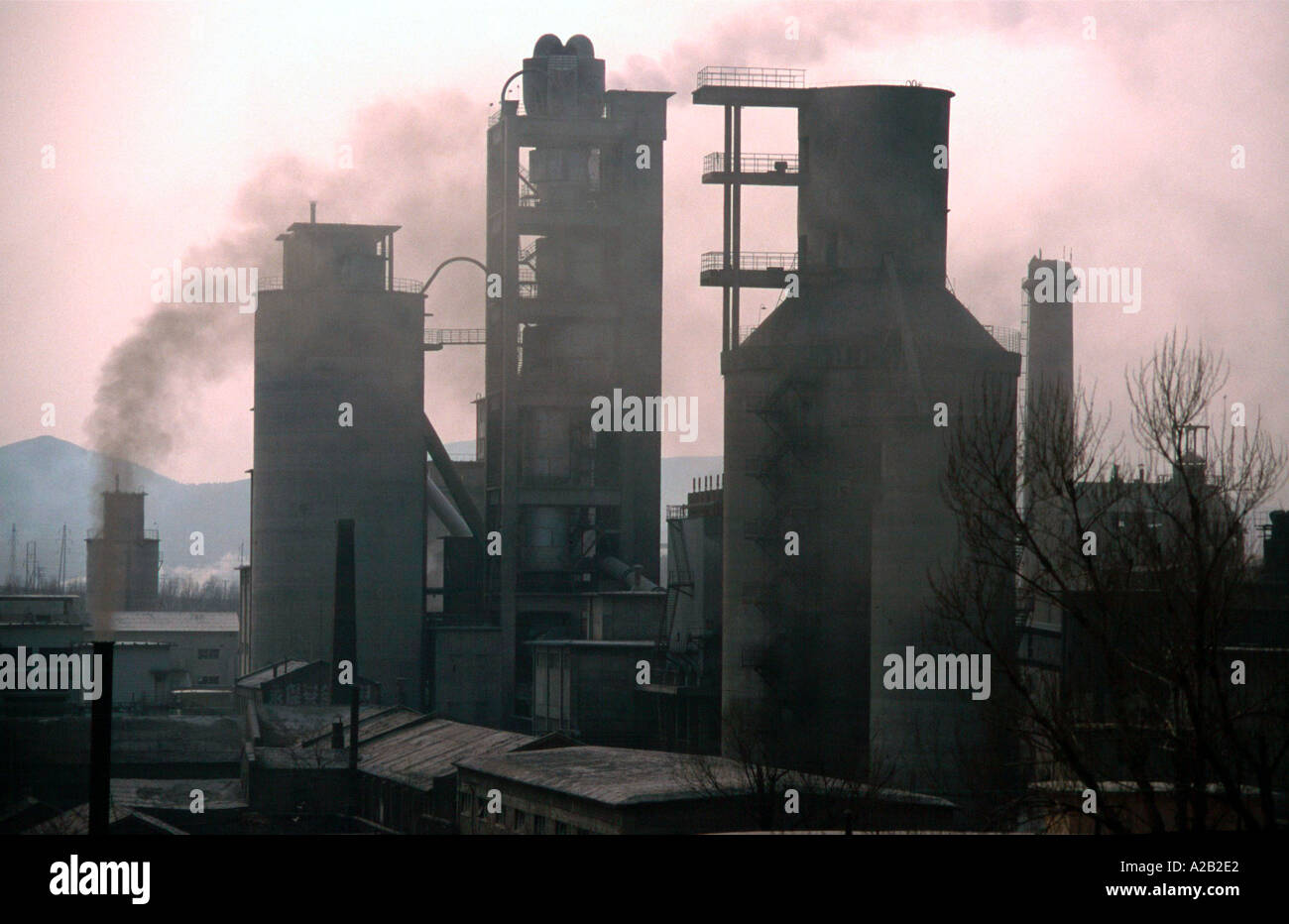 Cement plant smoke hi-res stock photography and images - Alamy