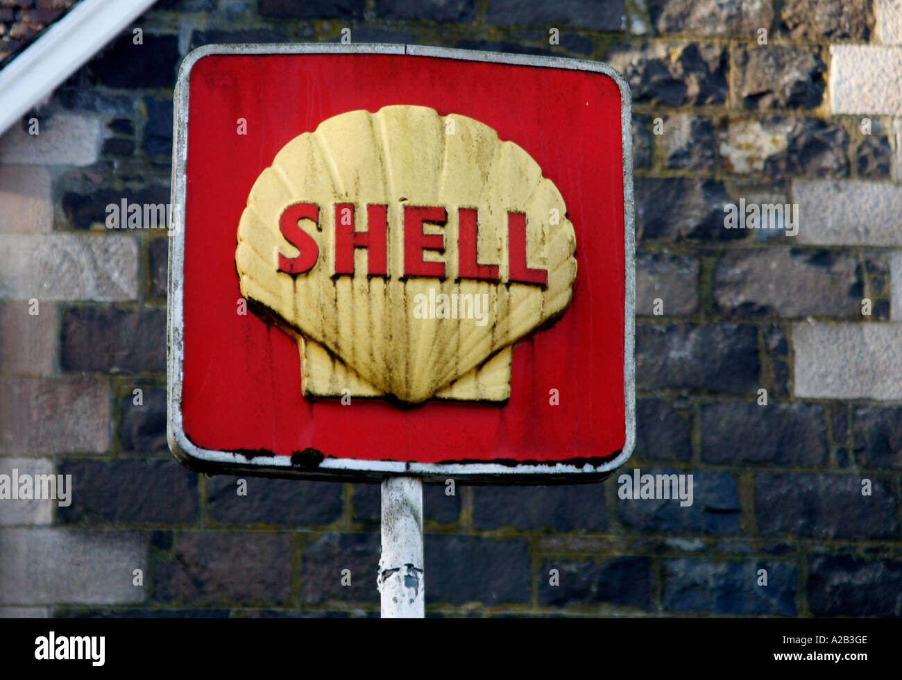 Old Shell Sign at Disused Petrol Station Stock Photo - Alamy
