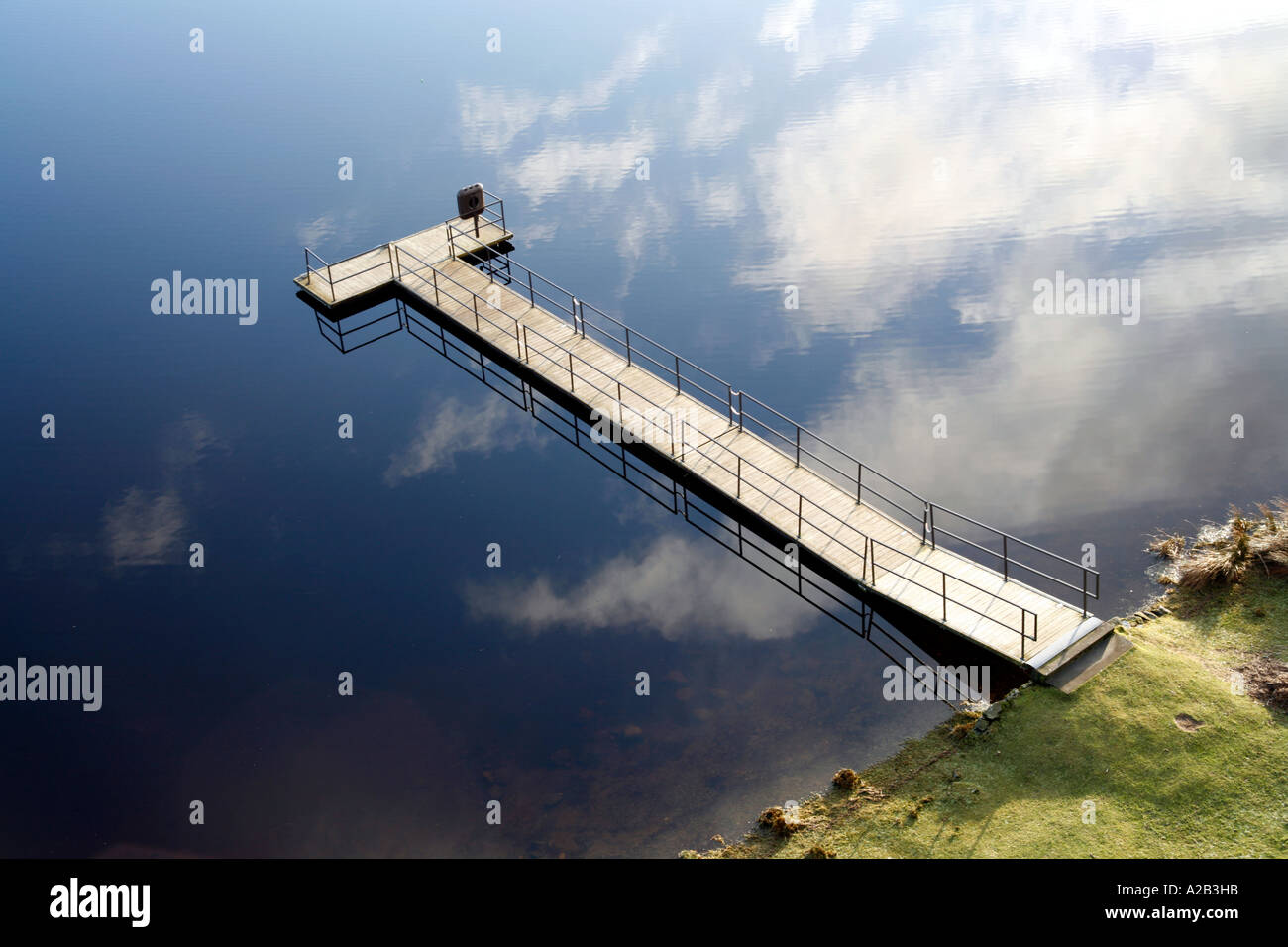 T-Shaped Jetty on Lake Stock Photo - Alamy