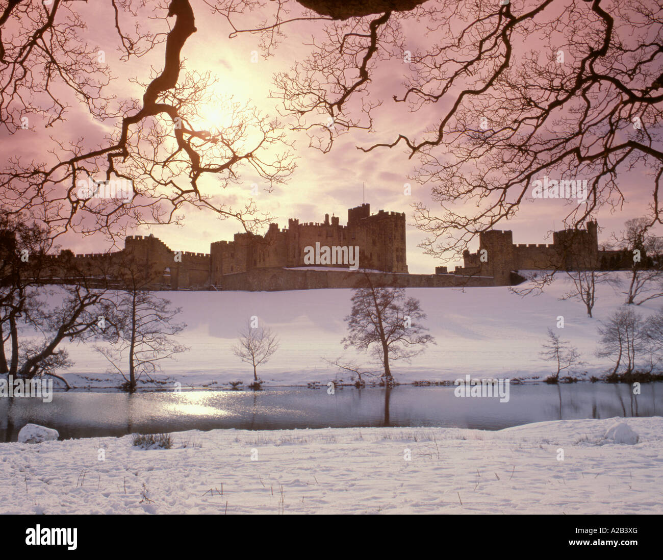 Alnwick castle northumberland snow hi-res stock photography and images ...