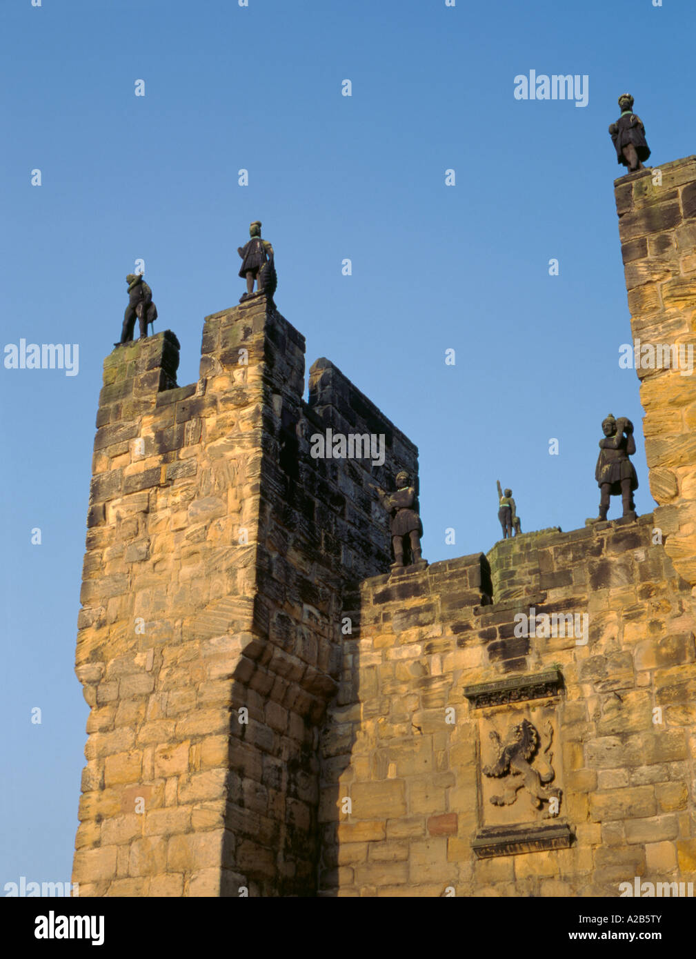 Gatehouse detail, Alnwick Castle, Alnwick, Northumberland, England, UK ...