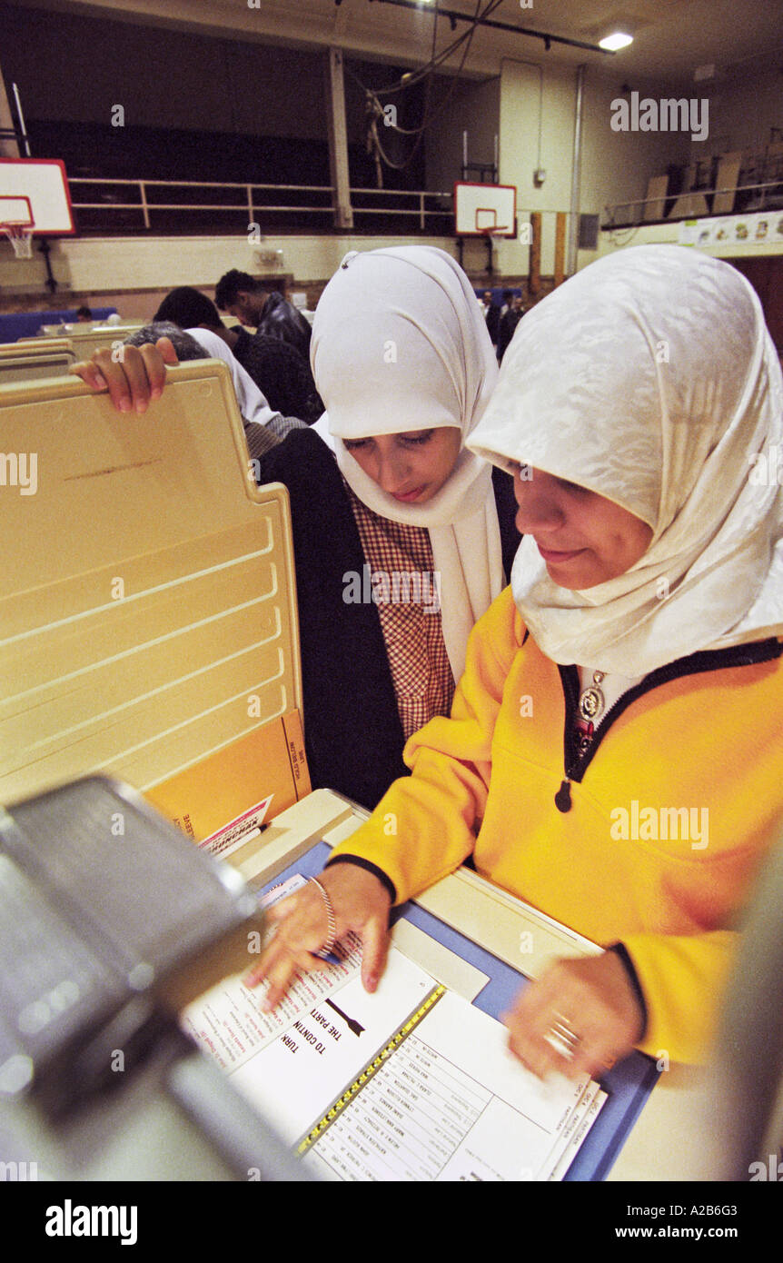 Arab women voting arab hi-res stock photography and images - Alamy
