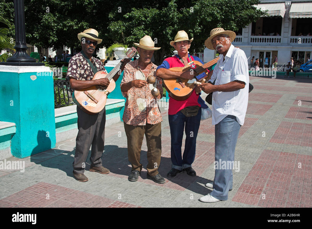 Four musical instruments hi-res stock photography and images - Alamy
