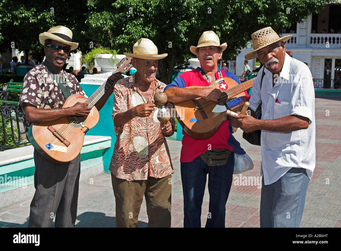 Four musical instruments hi-res stock photography and images - Alamy