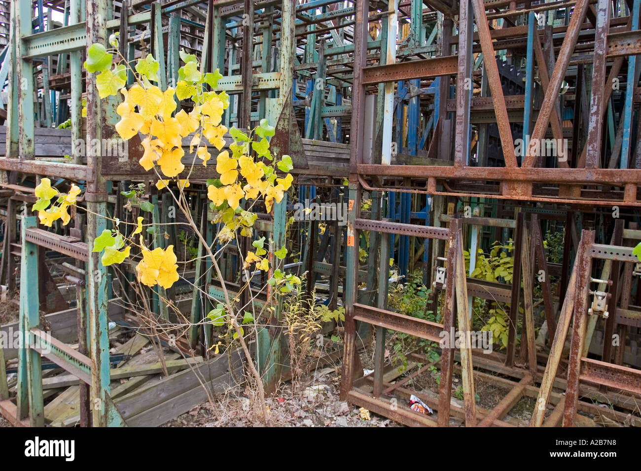 Closed Auto Parts Factory Stock Photo - Alamy